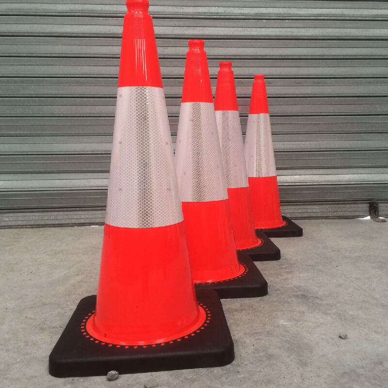 Heavy Duty Single mould unbreakable Rubber or plastic Traffic Cone ...